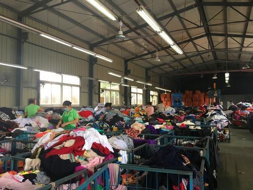 ¿Cómo podemos reciclar la ropa de desecho?